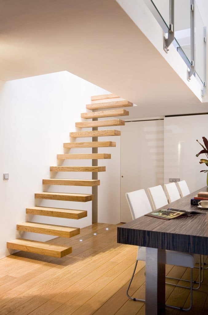 Houten Traptreden Bij Een Luxe Design Trap - TrappenXL